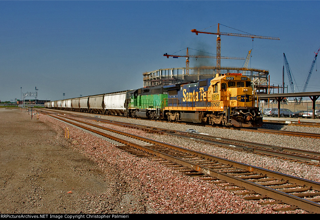 BNSF 8617 and BNSF 3014